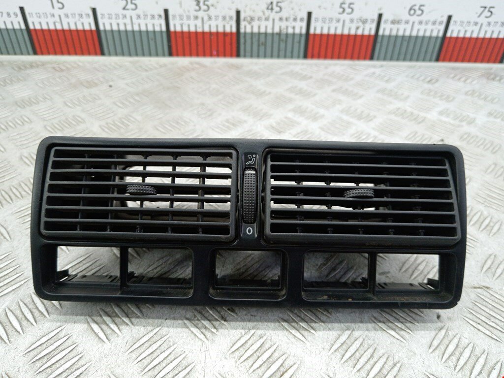 Дефлектор обдува салона Volkswagen Golf 4 1J0819728F арт. 2159400