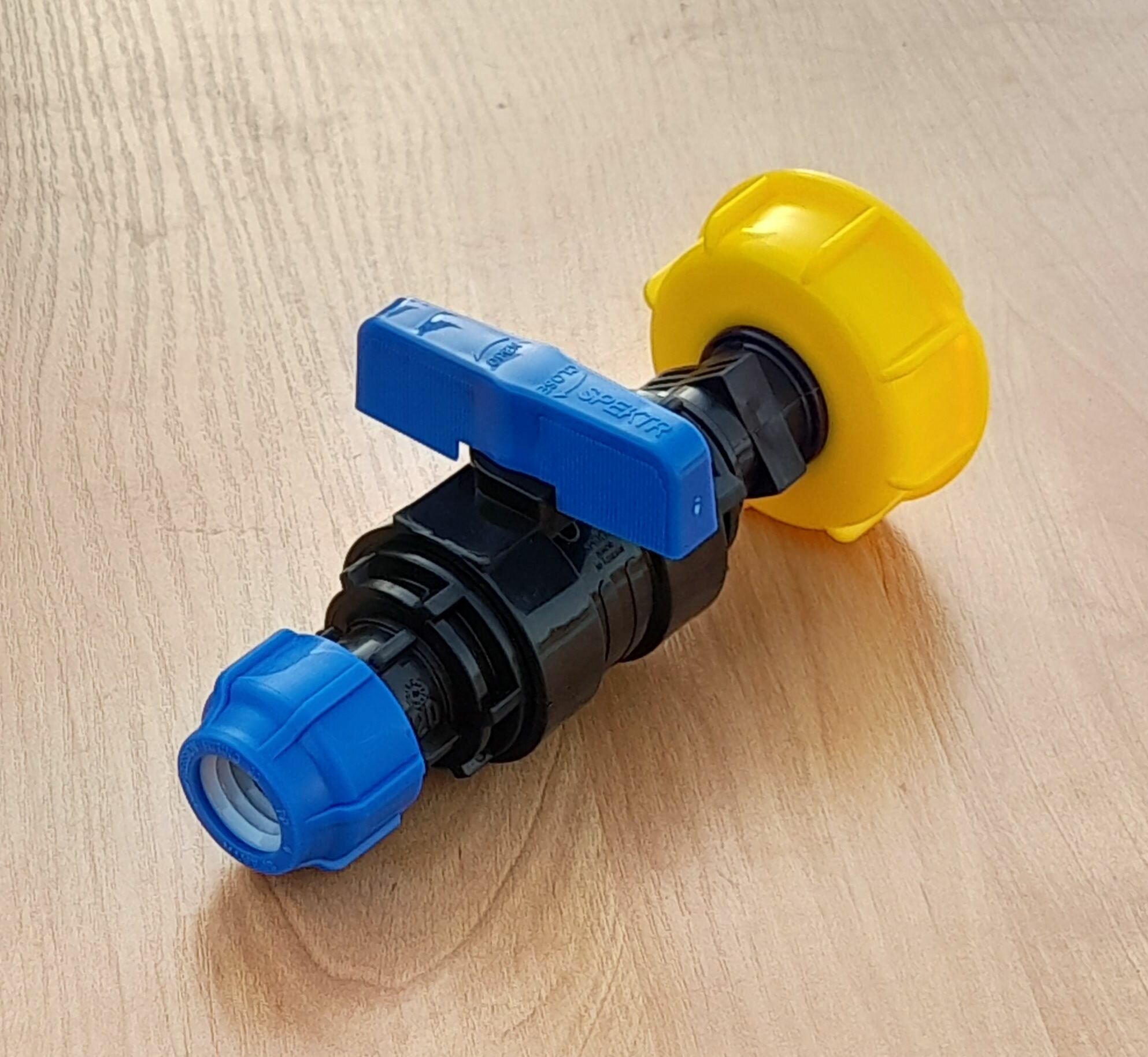 Муфта ПНД 20 мм с шаровым краном / переходник на еврокуб / кран еврокуба /