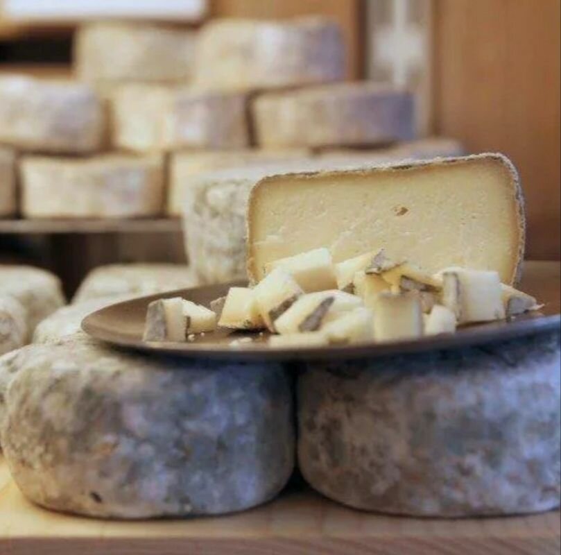 Сыр Кравот Козий Пармезан 900г.