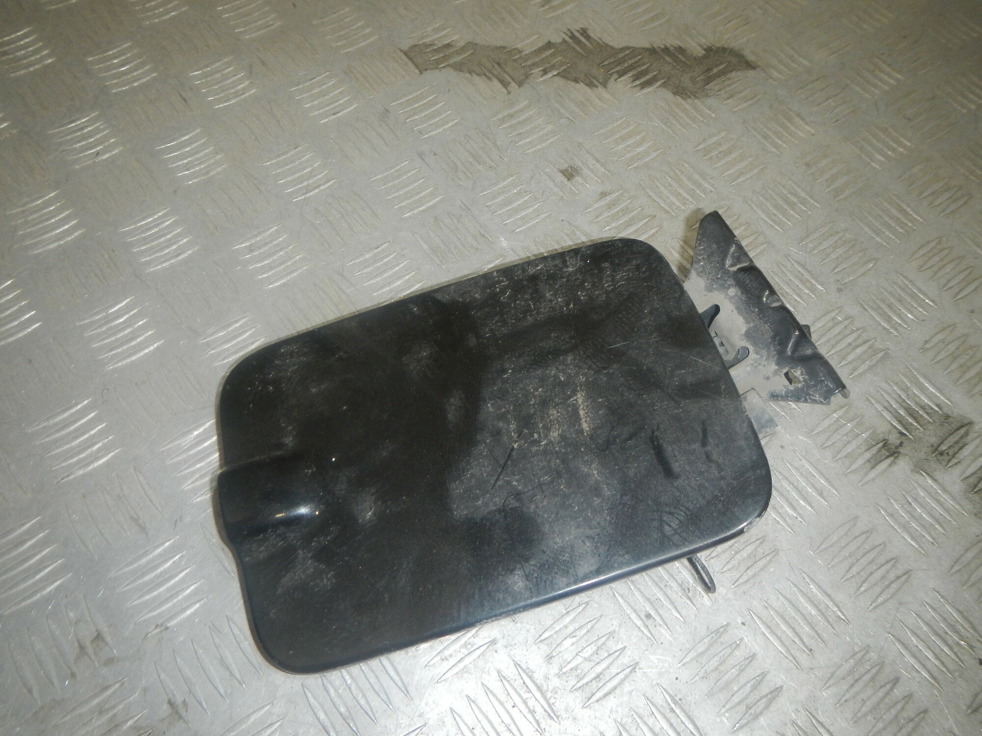 Б/У Лючок бензобака, ВАЗ (VAZ)-LADA VESTA (веста) LADA VESTA (Веста) Царапины, деформация на креплении. 576286 LADA арт....