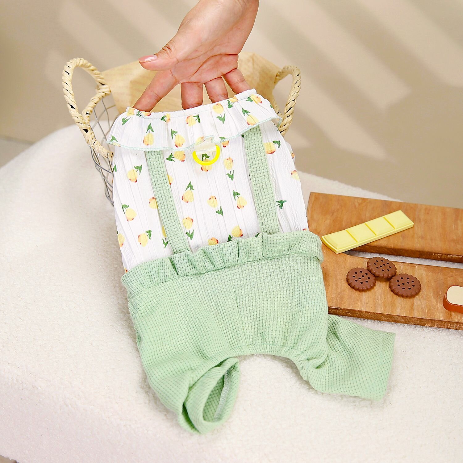 Комбинезон для маленьких собак с цветочным узором