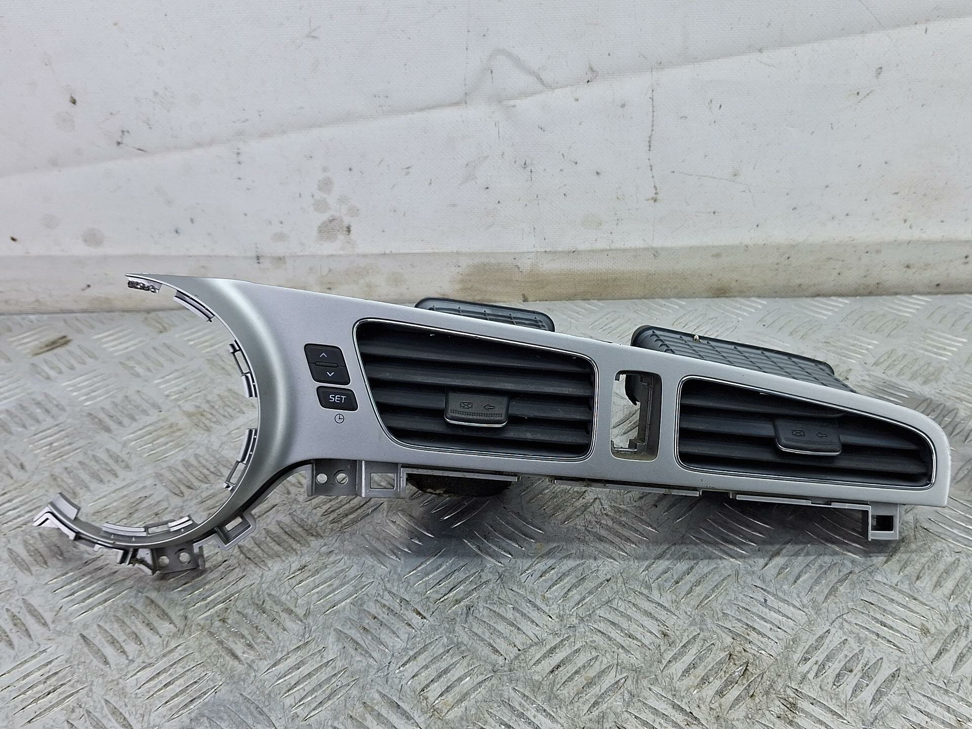 Дефлектор обдува салона центральный Kia Ceed 2 (2012 - 2015) 97410-A2000