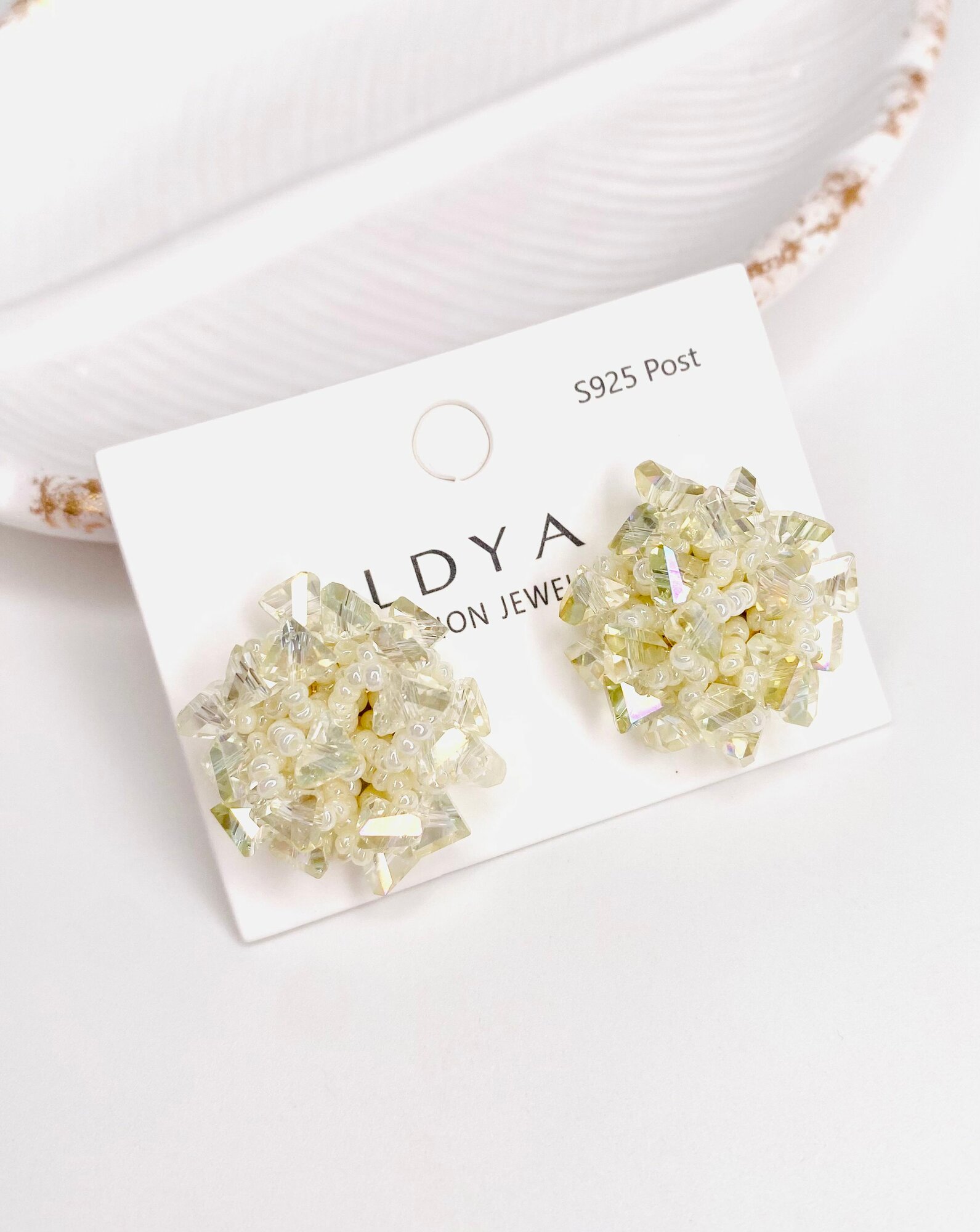 Серьги пусеты, искусственный камень, бисер