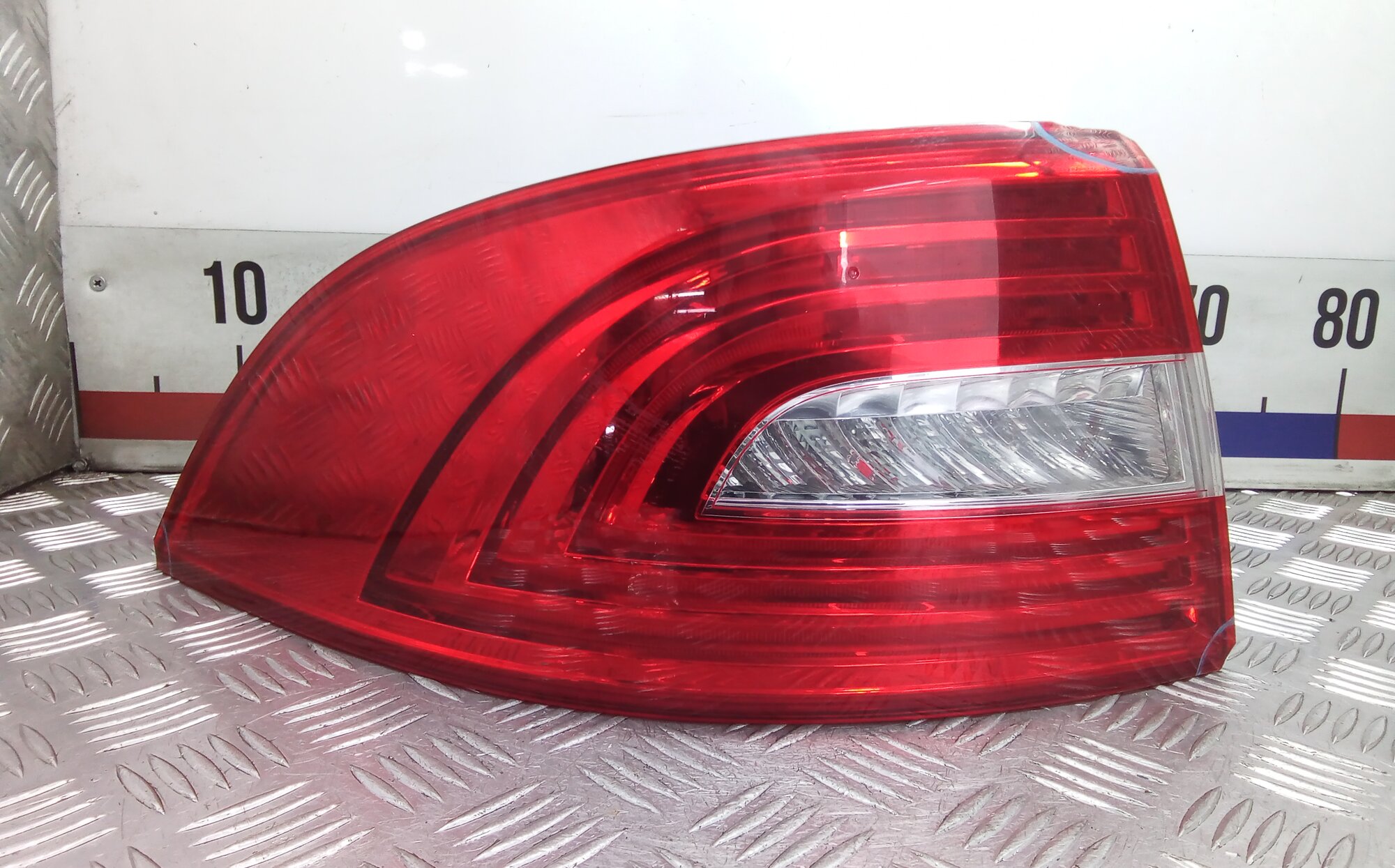 Фонарь задний левый SKODA SUPERB 2, Номер 3T5945095A