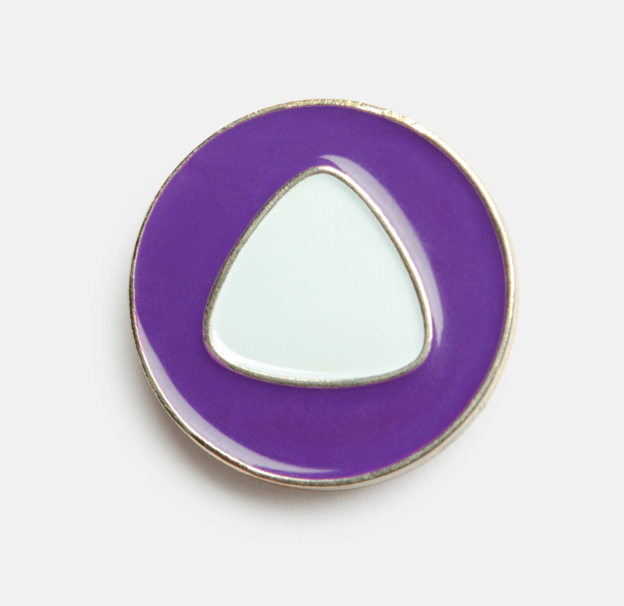 Значок «Алиса», размеры 17,5 см на 17,5 см, цвета фиолетовый и белый