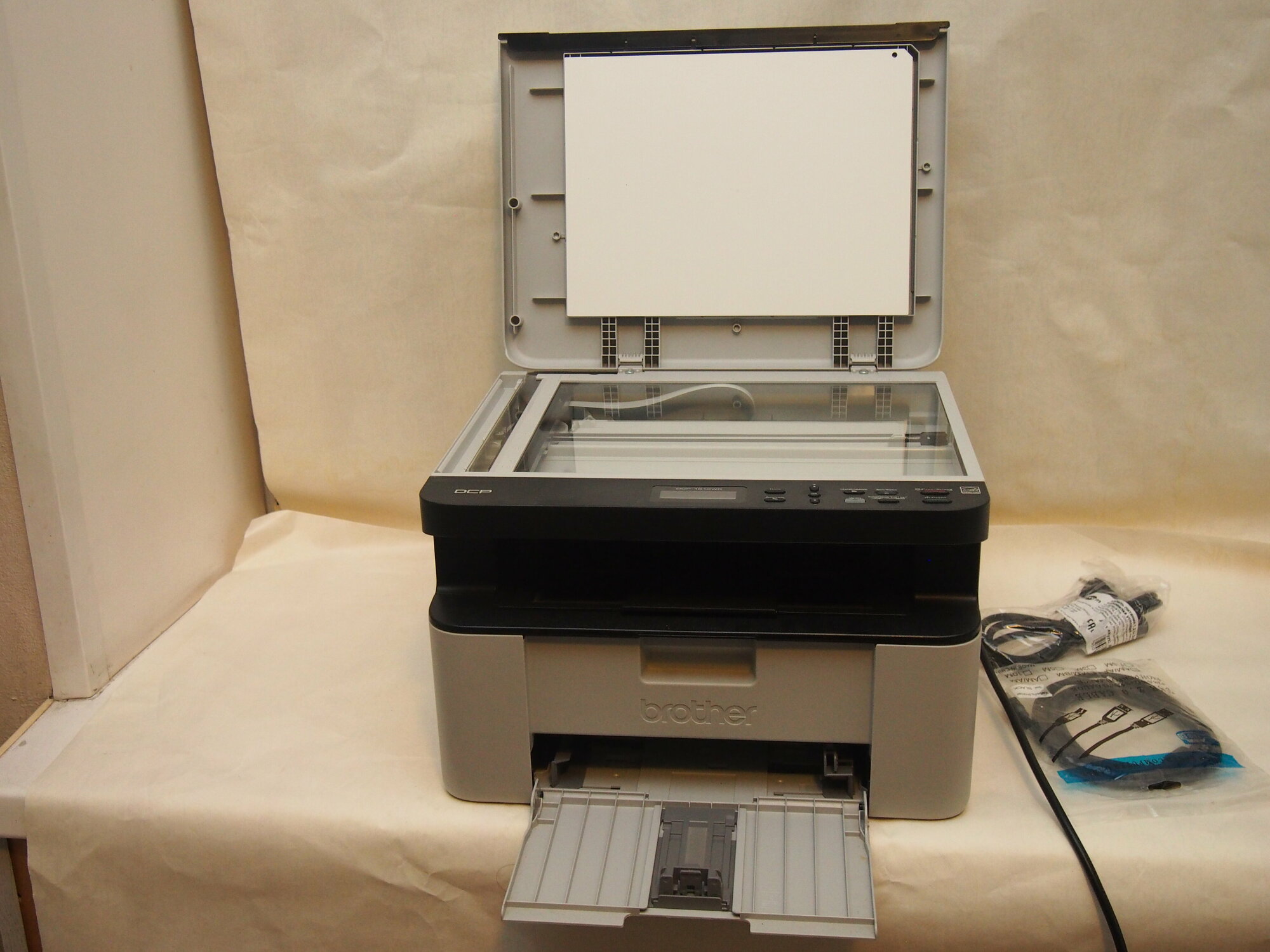 Brother DCP-1610WR лазерное МФУ с WiFi перезаправляемый