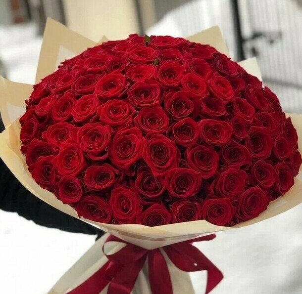 101 красная роза Россия 60 см в дизайнерской упаковке, букет свежих цветов