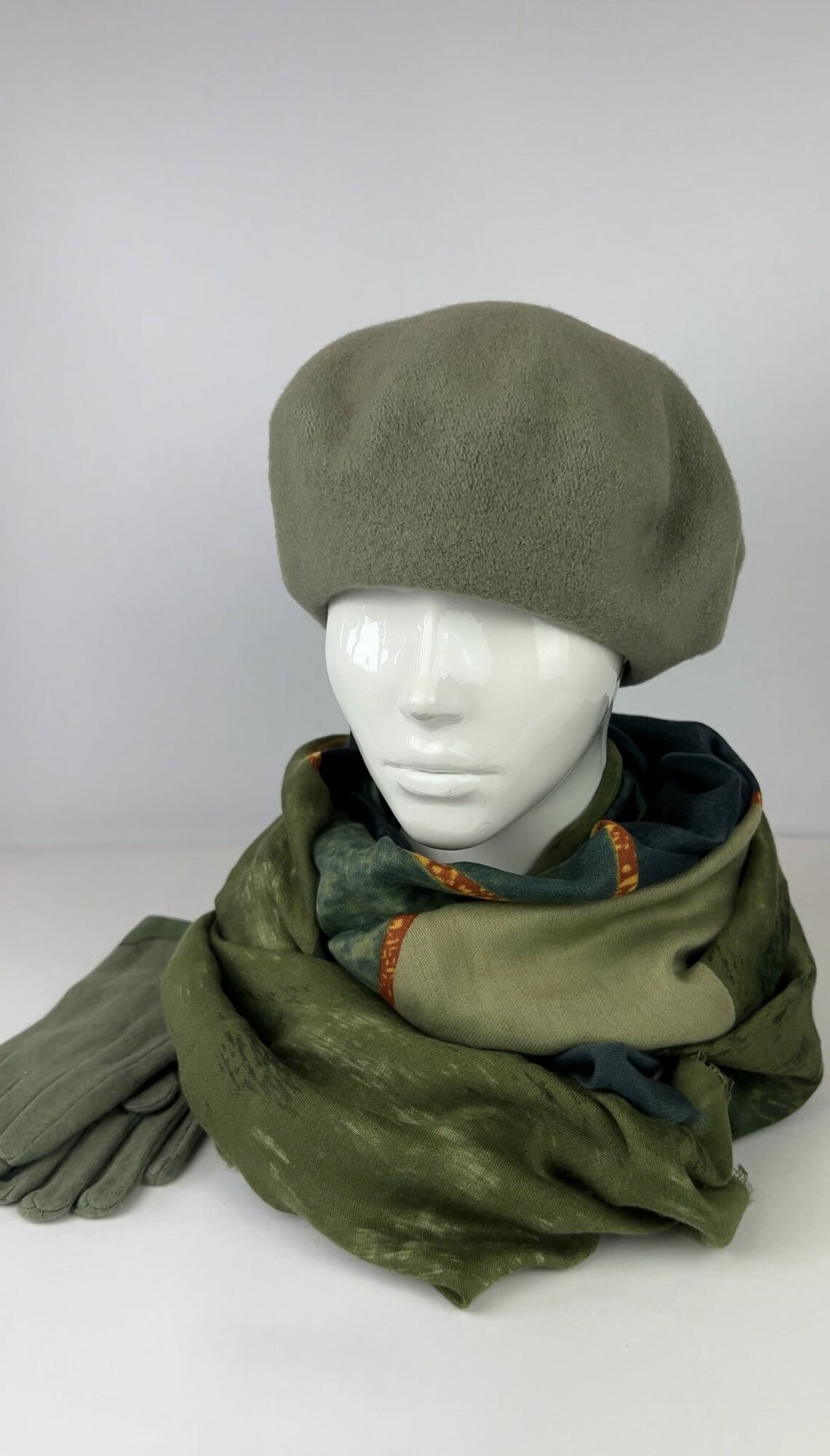 Комплект с головным убором для взрослых и детей