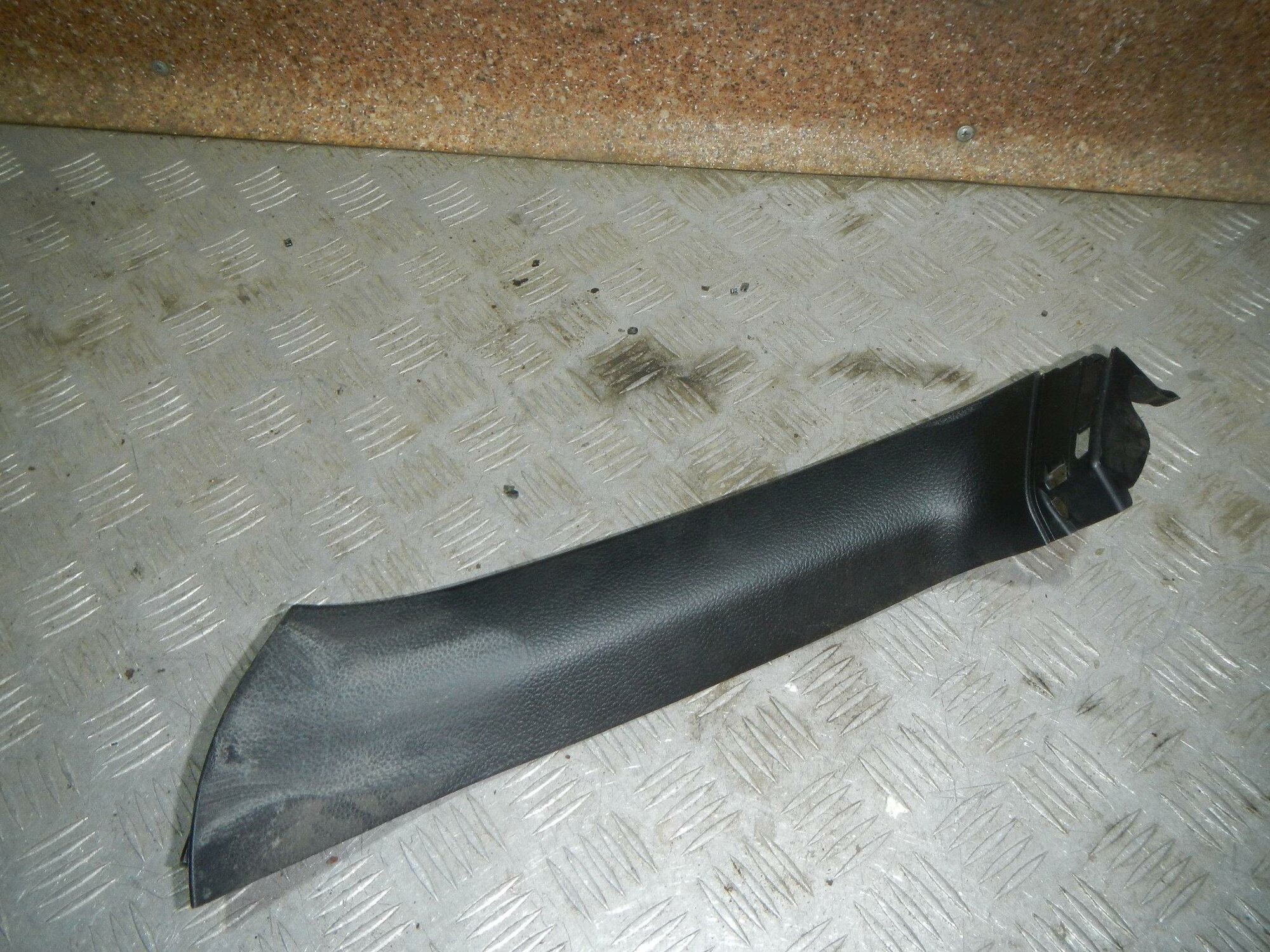 Б/У Обшивка двери багажника, Subaru (Субару)-OUTBACK (B14) (10-14) SUBARU OUTBACK (B14) (10-14) правая Грязная. 499750 SU...