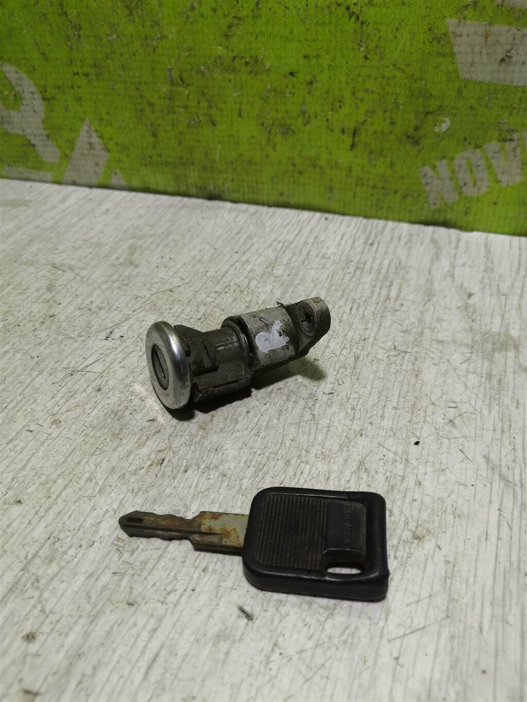 Вставка замка двери прав. Renault R19 1992-2002