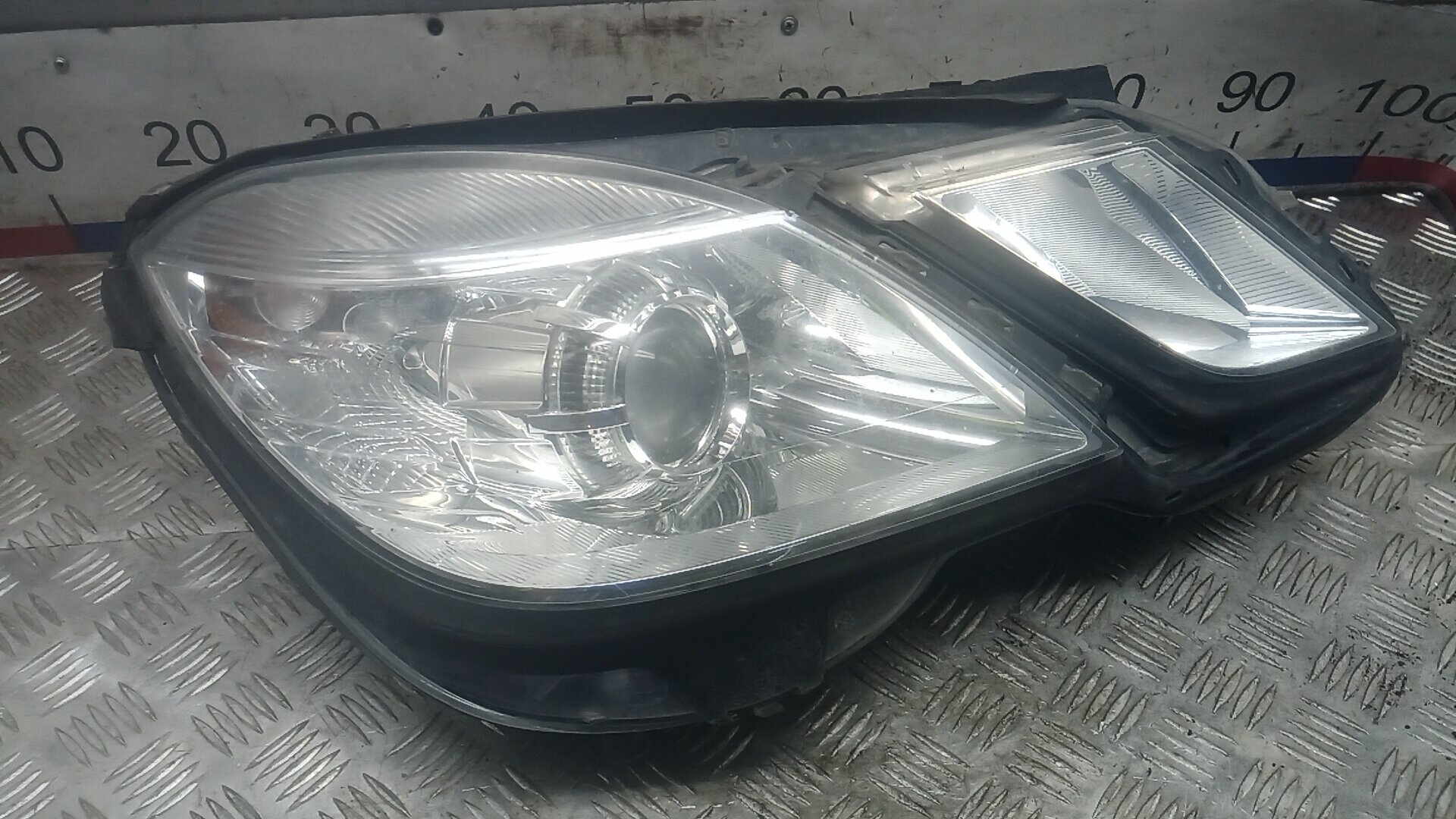 Фара правая MERCEDES BENZ E-CLASS W212, Номер A2128208461