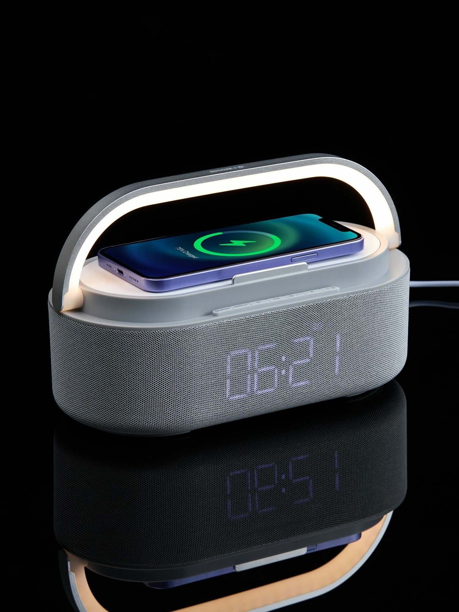 Колонка блютуз беспроводная с зарядкой Qi, FM-радио, ночник настольный с часами, белый, подарок другу коллеге начальнику