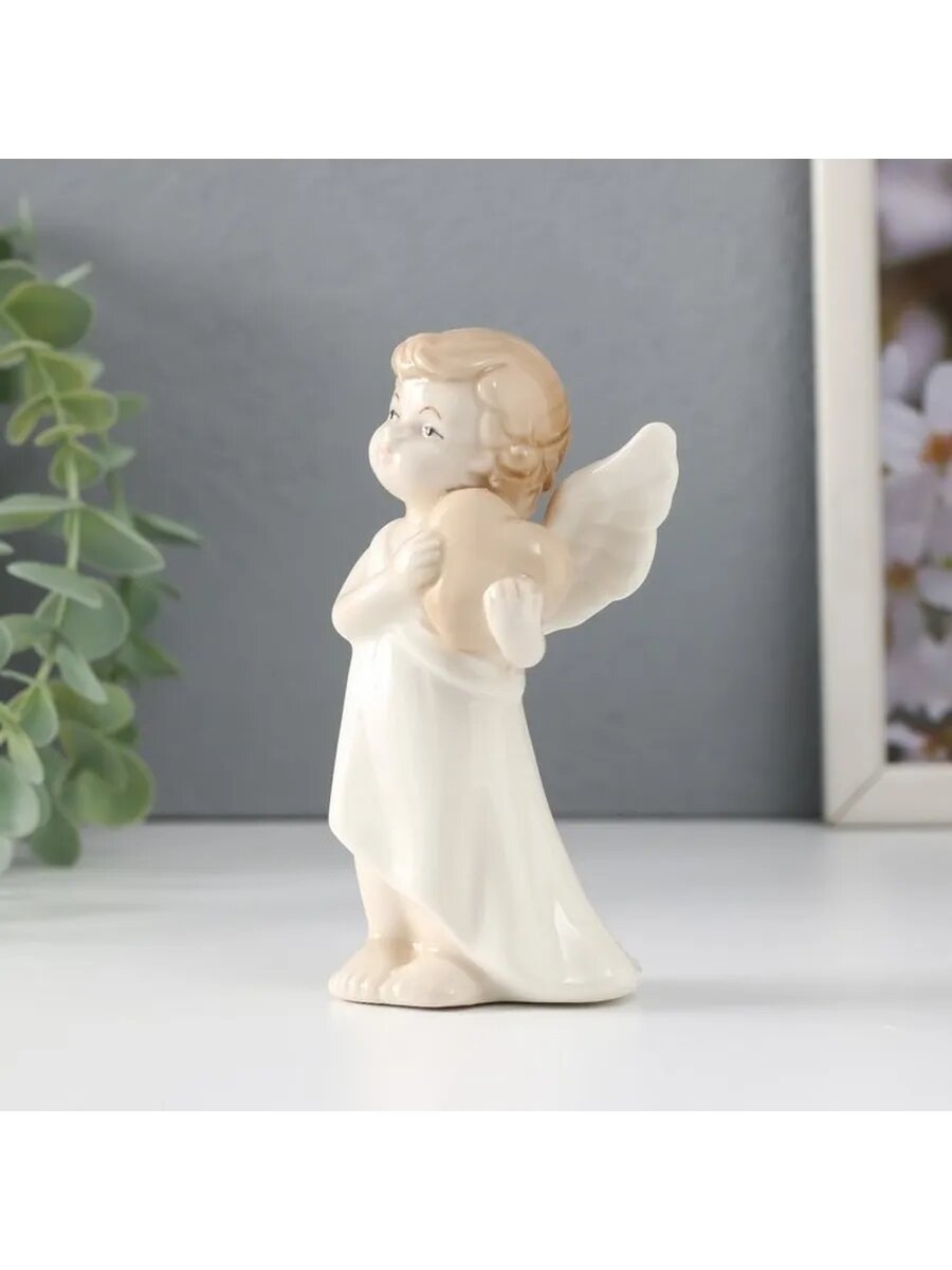Очаровательный керамический ангел с сердечком