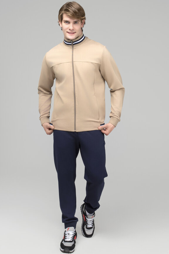 Костюм спортивный