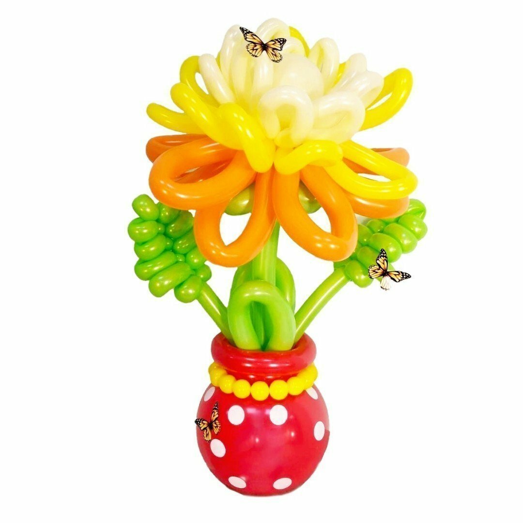 Корзина с большой астрой и бабочками