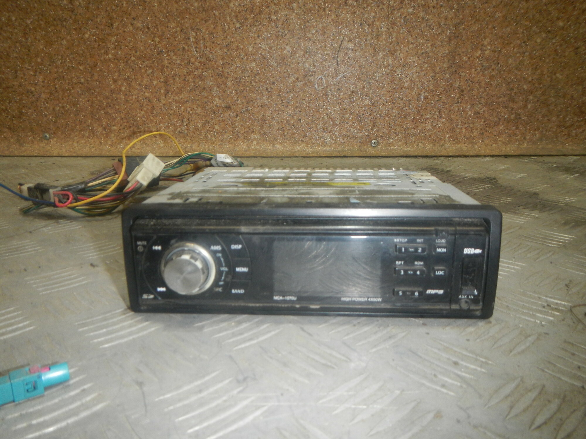 Б/У Магнитола, Renault (Рено)-LOGAN (05-) RENAULT LOGAN (05-) Prology Потертости. 567549 RENAULT арт. MCA1070U