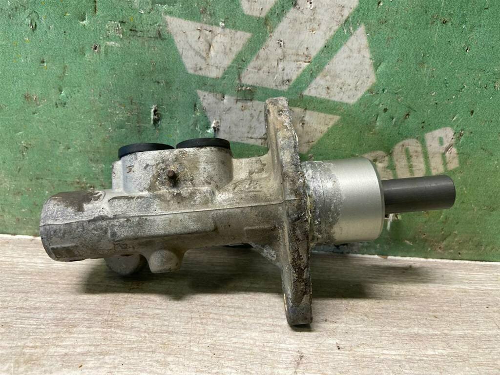 Цилиндр тормозной главный VW Golf 3 Vento 91-97