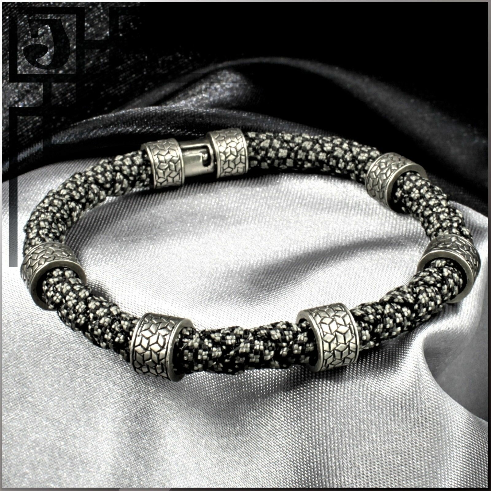 Плетеный браслет