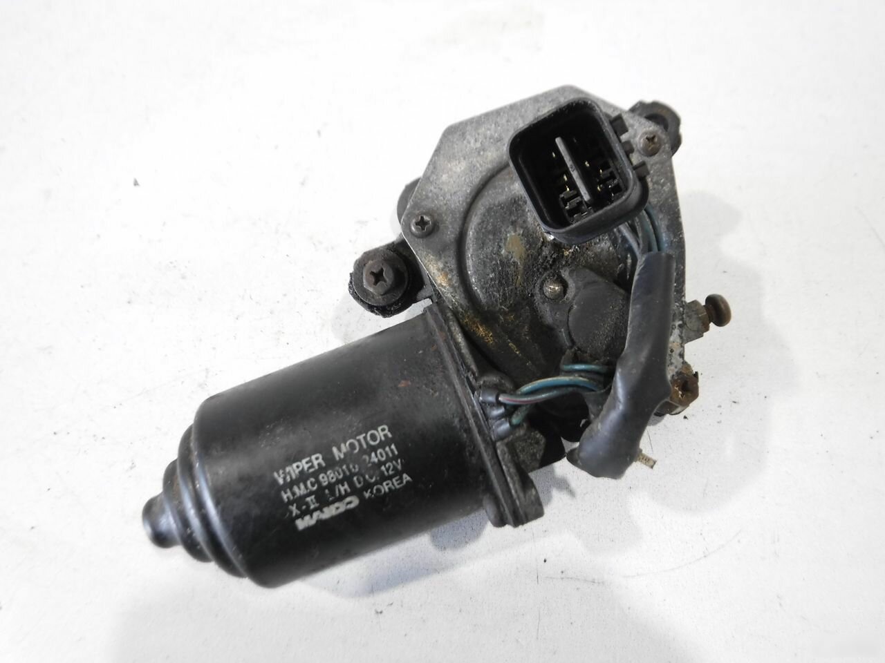 Моторчик стеклоочистителя передний Hyundai Pony II (1982—1994) 9801024011