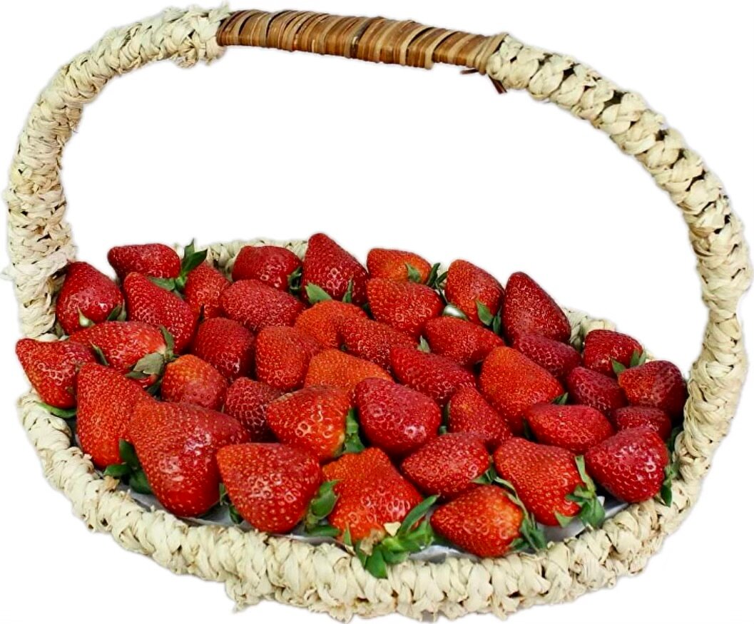 Корзина с фруктами №7 ( свежая спела клубника 1,5 килограмма)