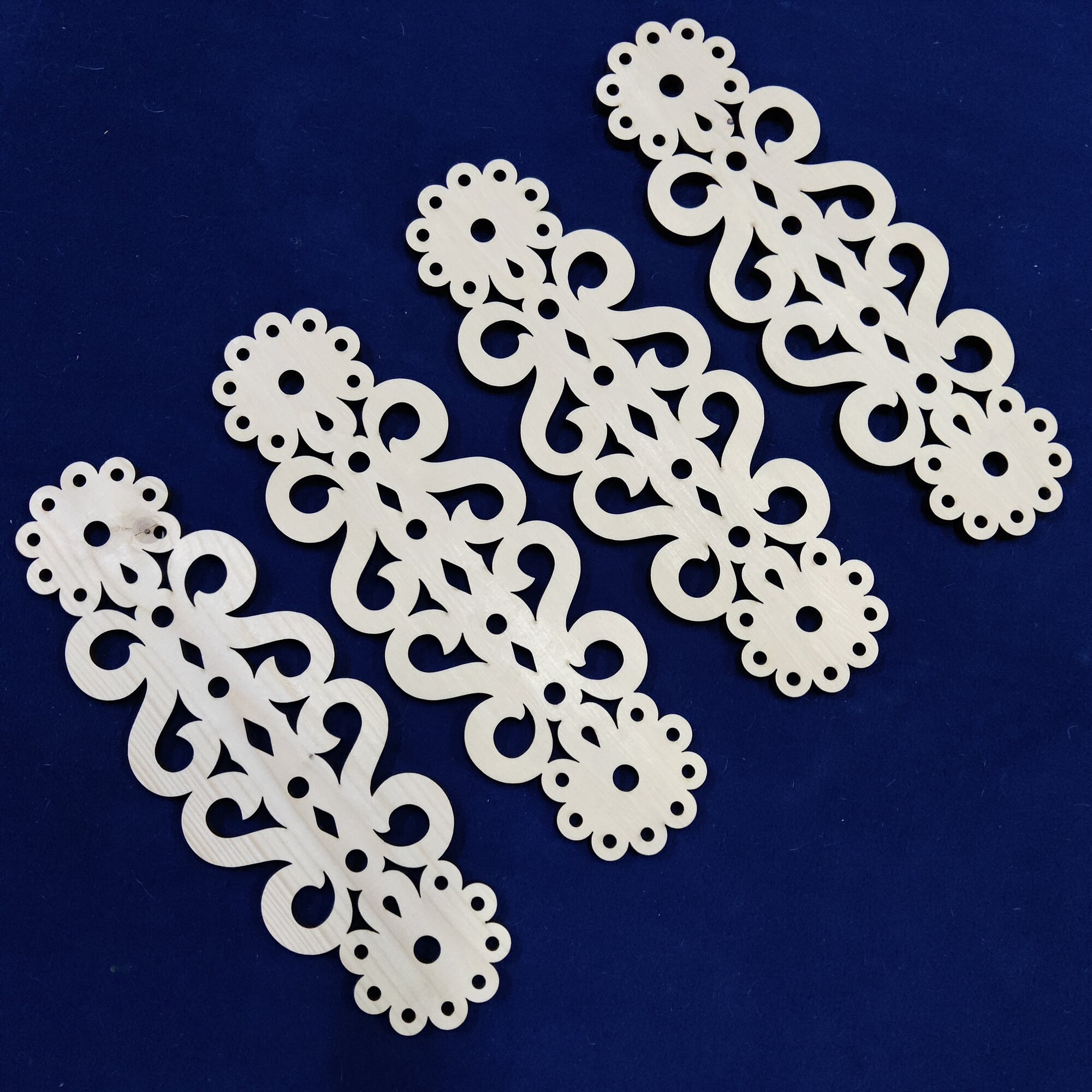 Наличники декоративные "Маргаритки" деревянные, резные 4 штуки