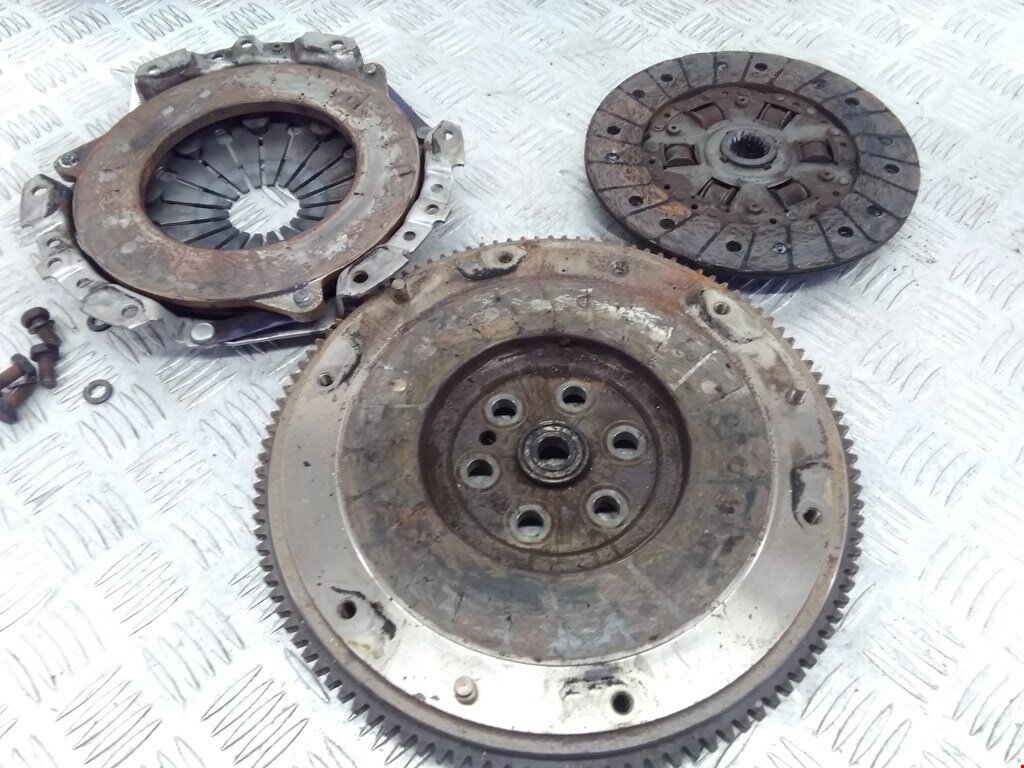 Маховик (демпфер сцепления) Mazda Premacy FP4911500A арт. 823864