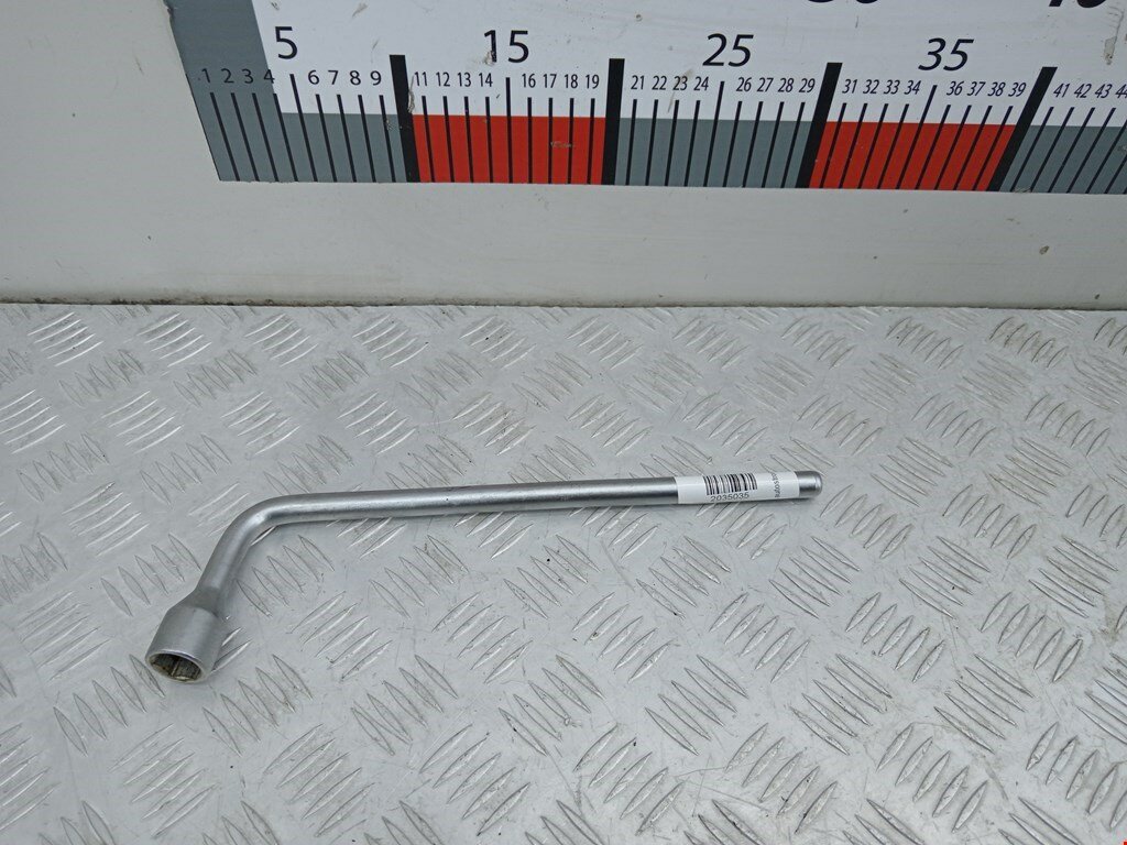 Ключ баллонный Mercedes E-Class (W211) A2215810001 арт. 2035035