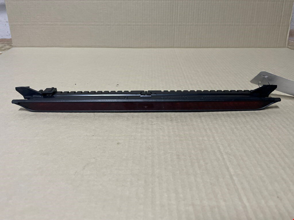 Фонарь дополнительный тормозной (стоп-сигнал) Volkswagen Golf 4 1J6945131C арт. 1587623