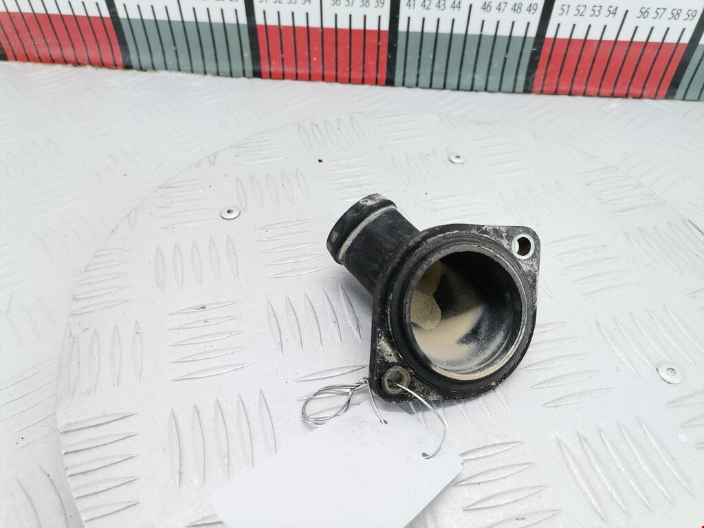 Корпус термостата Audi 80 B4 048121121B арт. 1617980