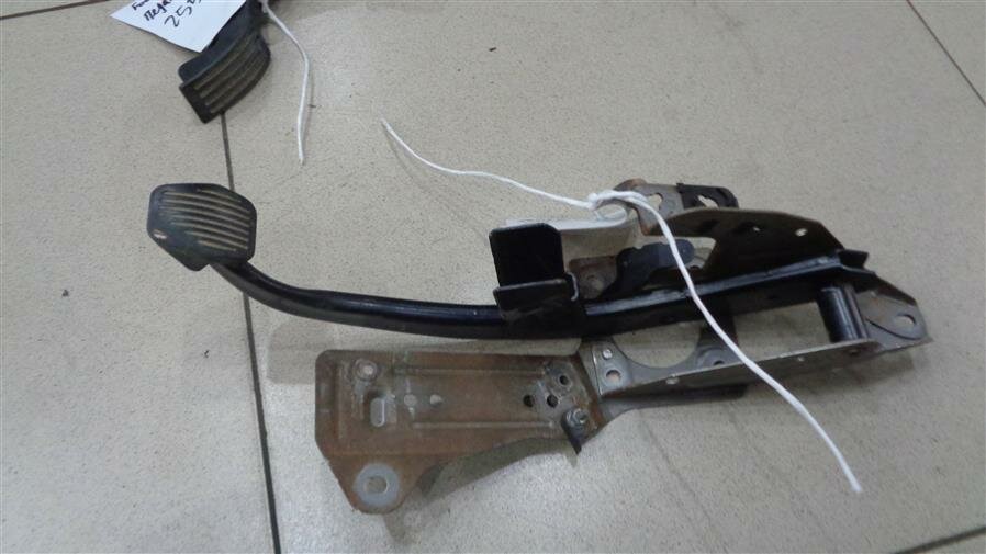 Педаль тормоза от Ford Focus 2 2004-2008