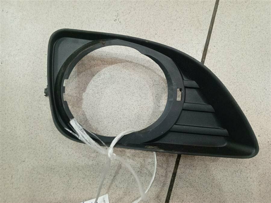 Рамка передней противотуманной фары правой от Toyota Camry XV40 2006-2011