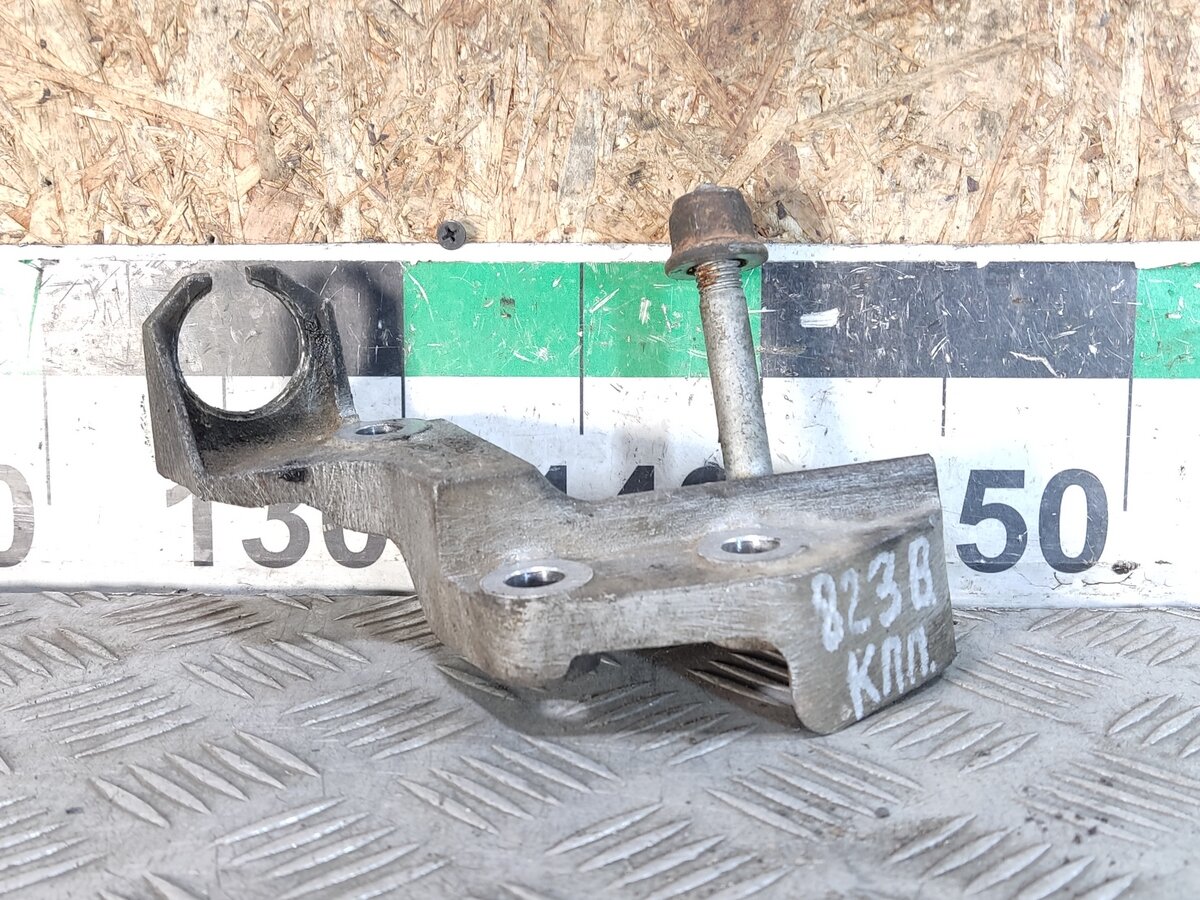 Кронштейн кпп SAAB 9-5 1998-2002 4898672