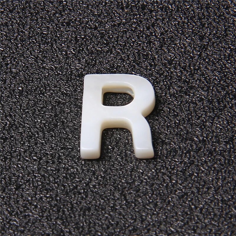 Бусины перламутровые белые буквы R (9X12mm), 10 шт.