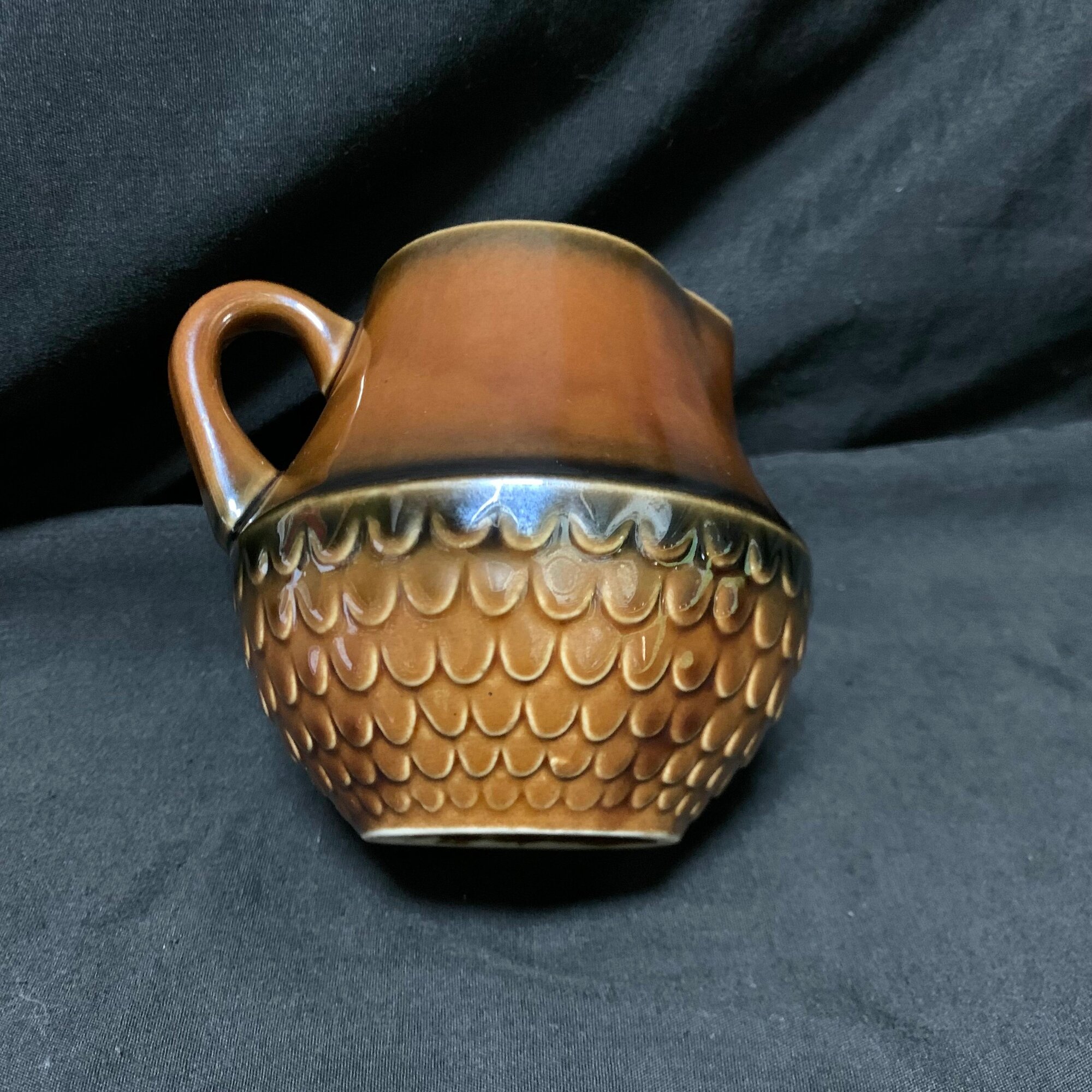 Керамический молочник "Чешуйки"