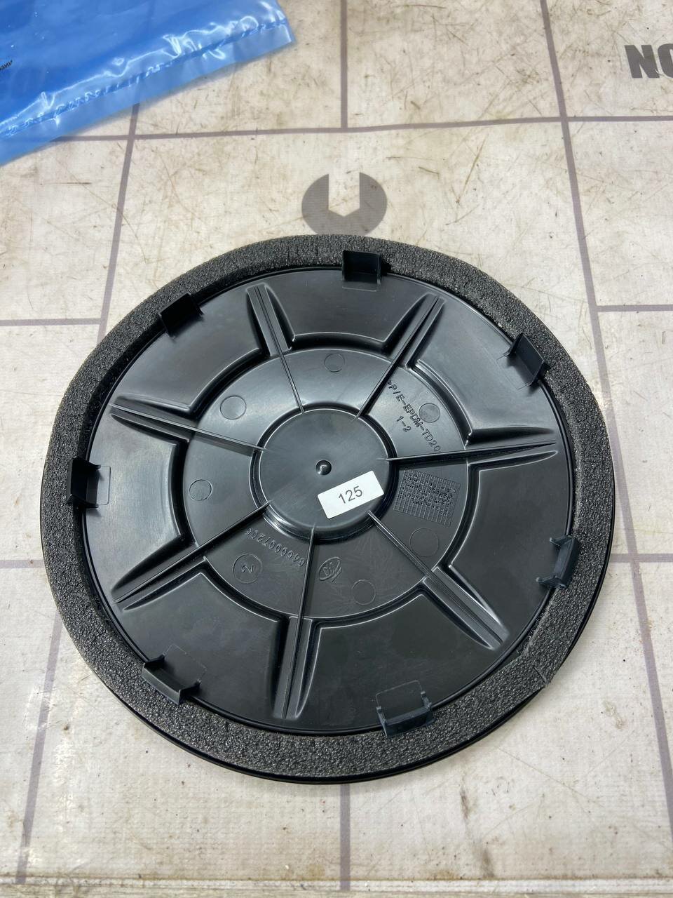 Крышка LADA VESTA 15-19