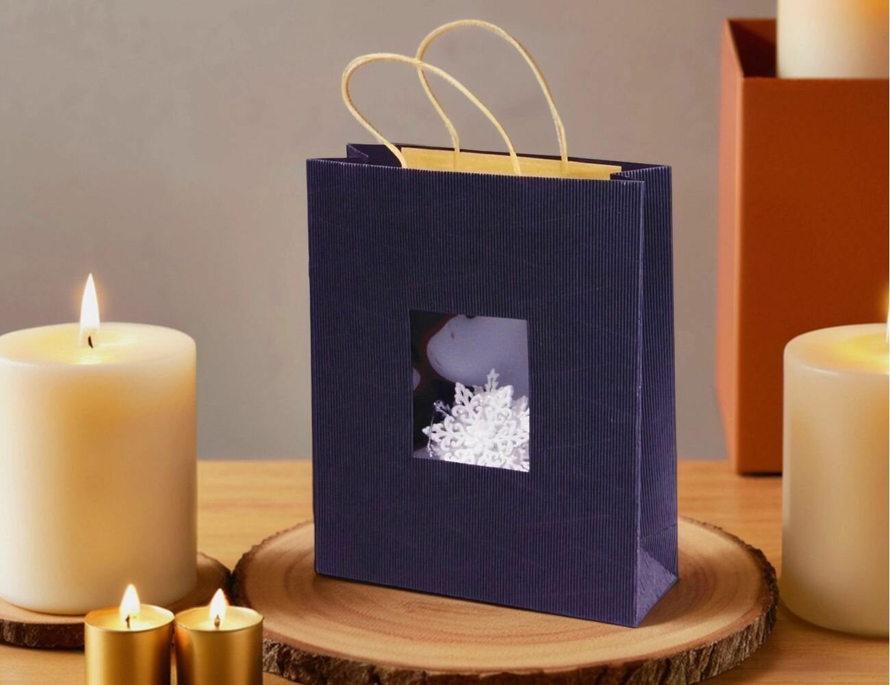 Подарочный пакет сумочка С окошком, чёрная, 34х28 см, Due Esse Christmas YS190193B