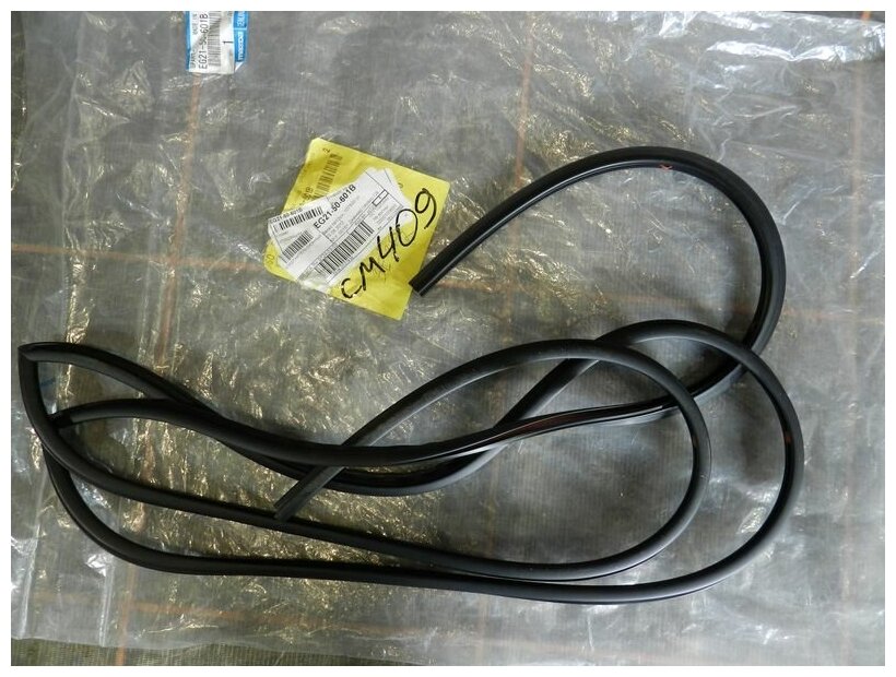 Уплотнитель лобового стекла для Mazda CX-7 (2006-12гг) EG2150601B