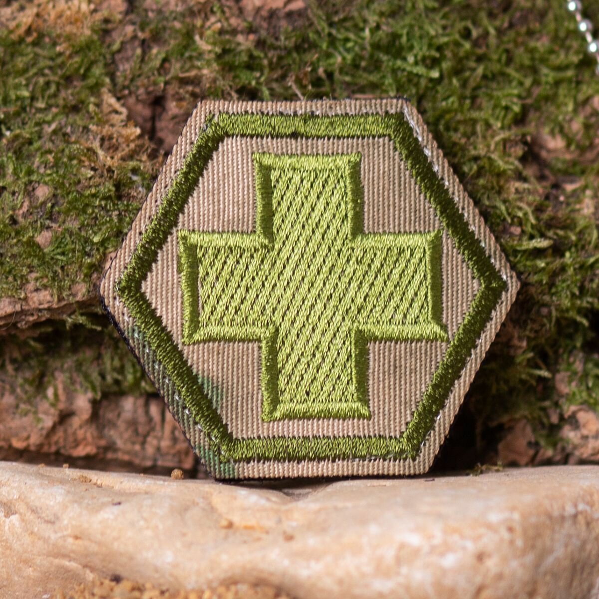 Нашивка ( шеврон патч patch ) тактическая Медицинский крест вышитая на липучке 5,5х5 мох зеленый