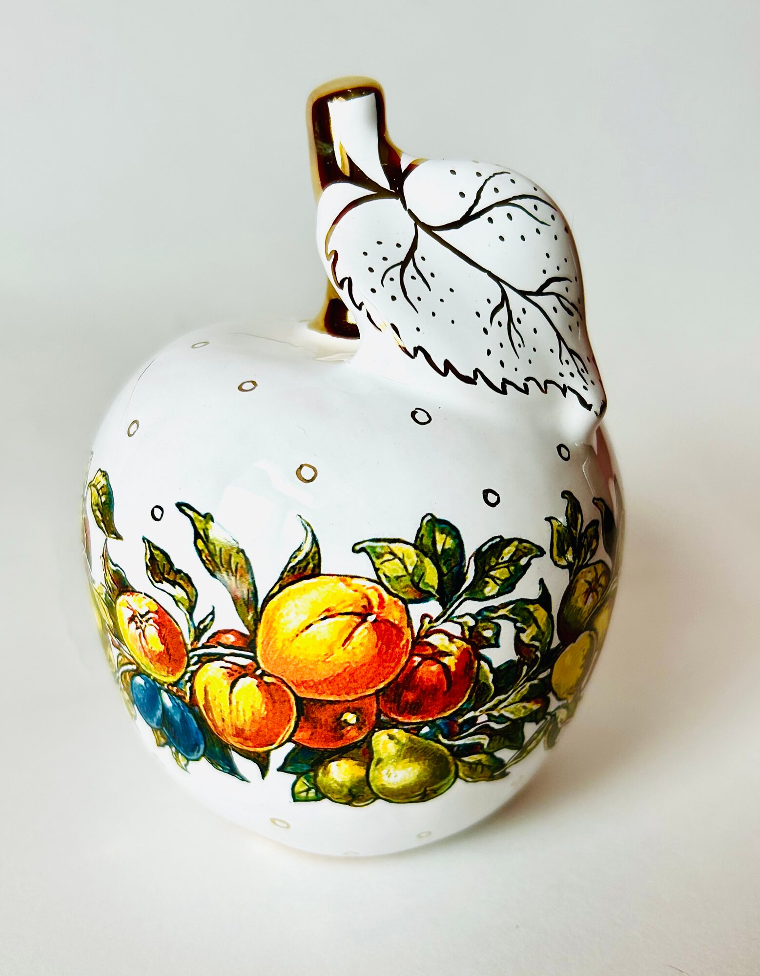 Керамическое яблоко с росписью" от бренда "Мастерская майолики