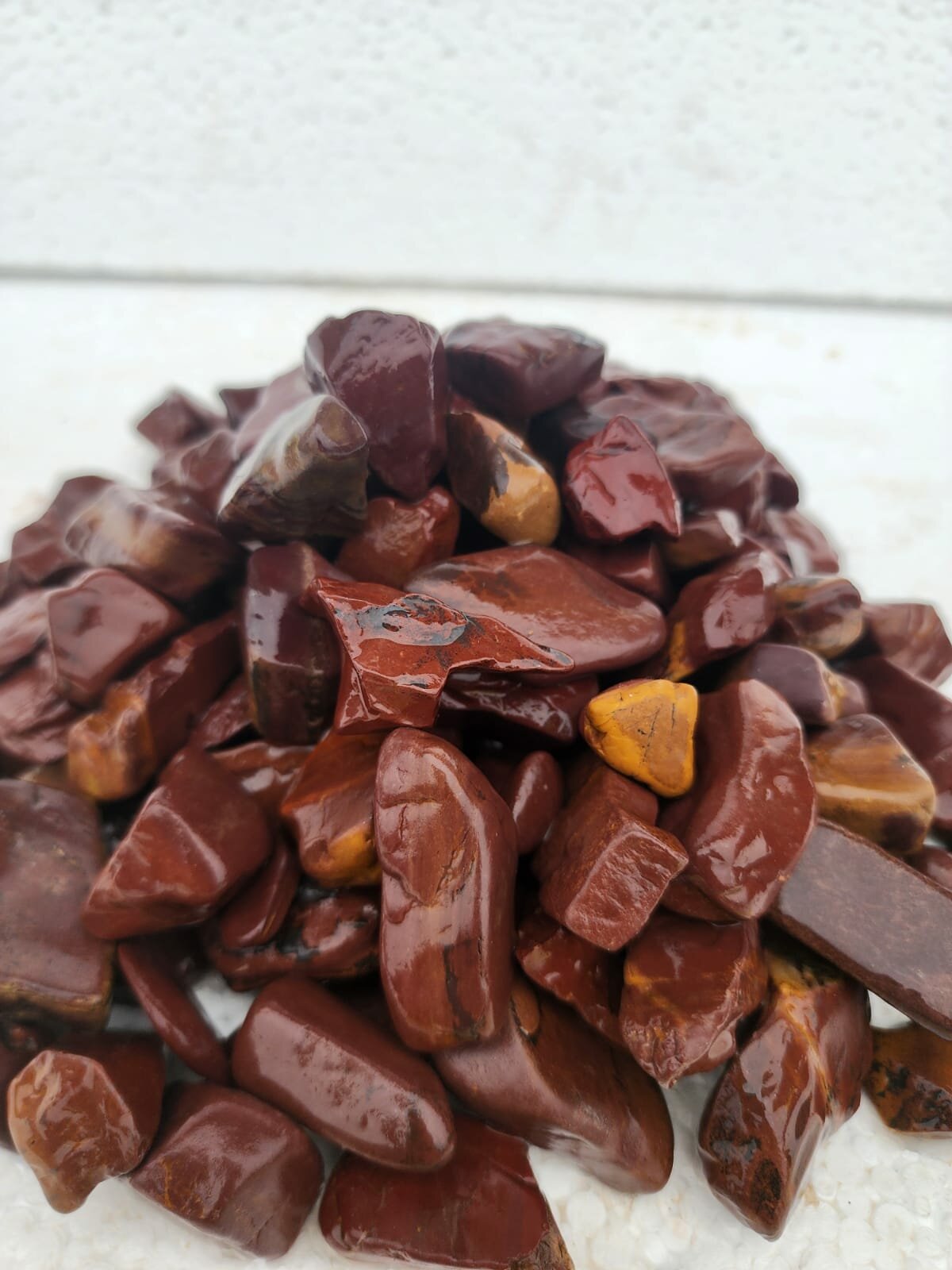 Яшма. каменная крошка красная галтованная . фракция 10-20 мм. 5 кг.