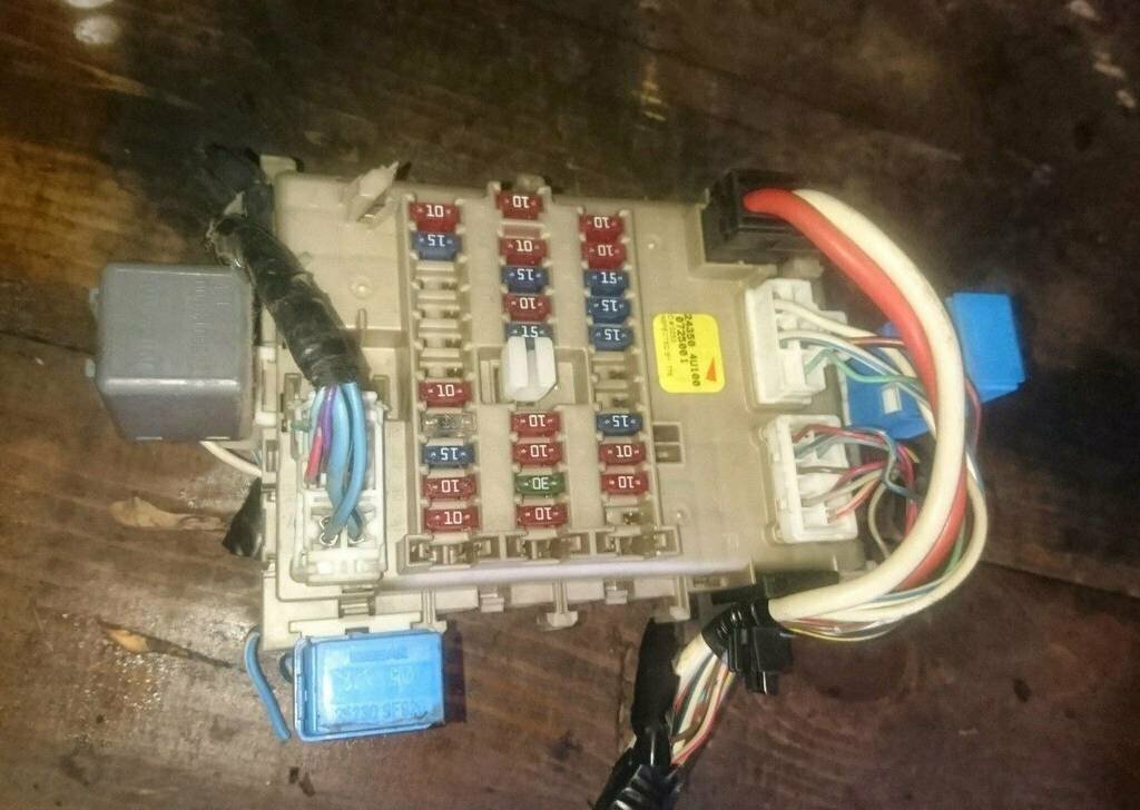 Блок предохранителей Nissan Almera Tino V10 (2000 - 2003) 243504U100