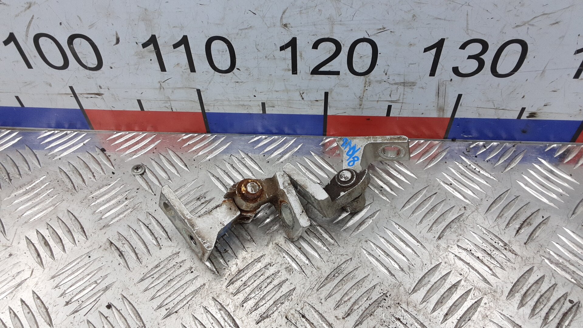 Петля передняя правая VOLKSWAGEN TIGUAN 1