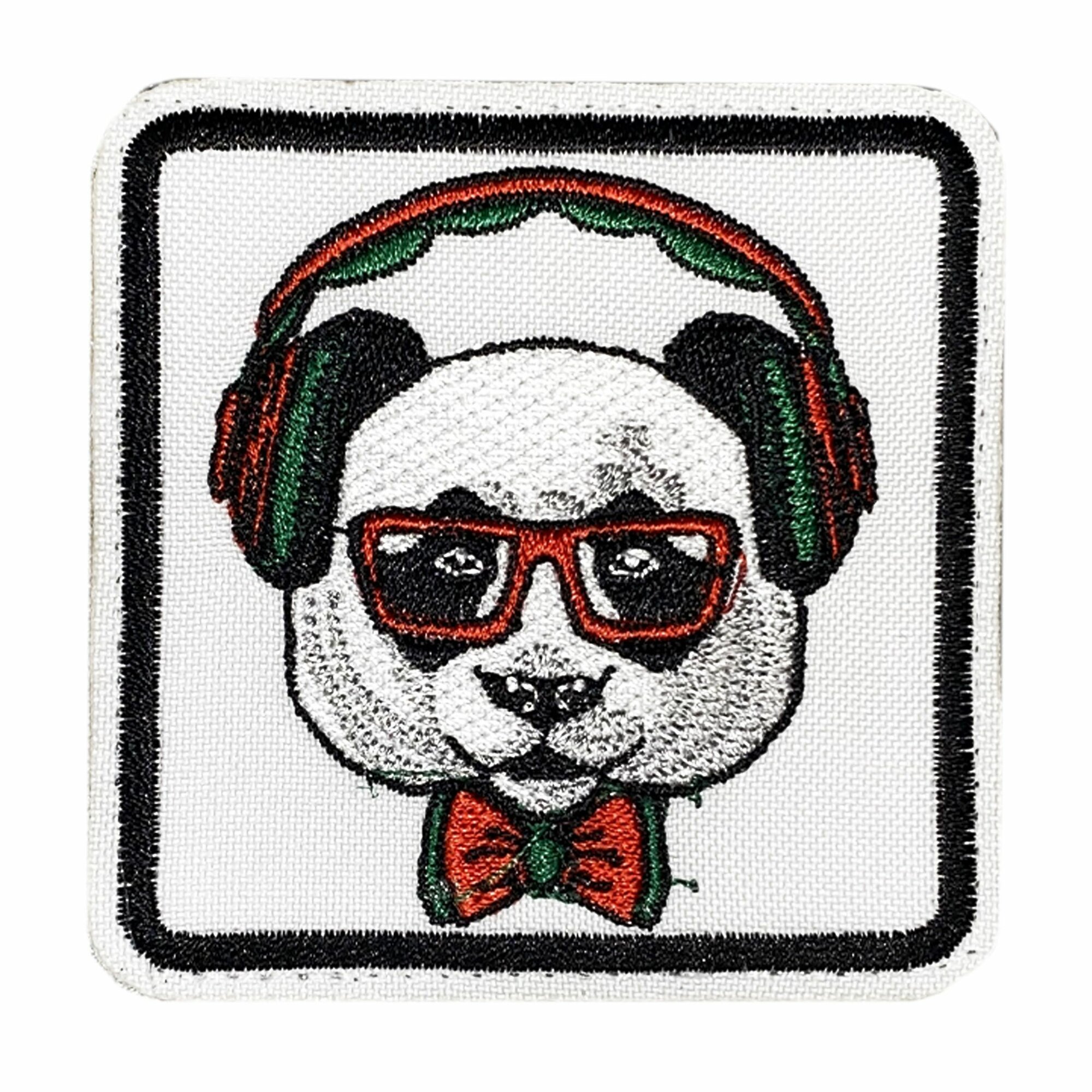Нашивка, шеврон, патч (patch) на липучке Панда в очках и наушниках, размер 7*7 см, 1 шт.