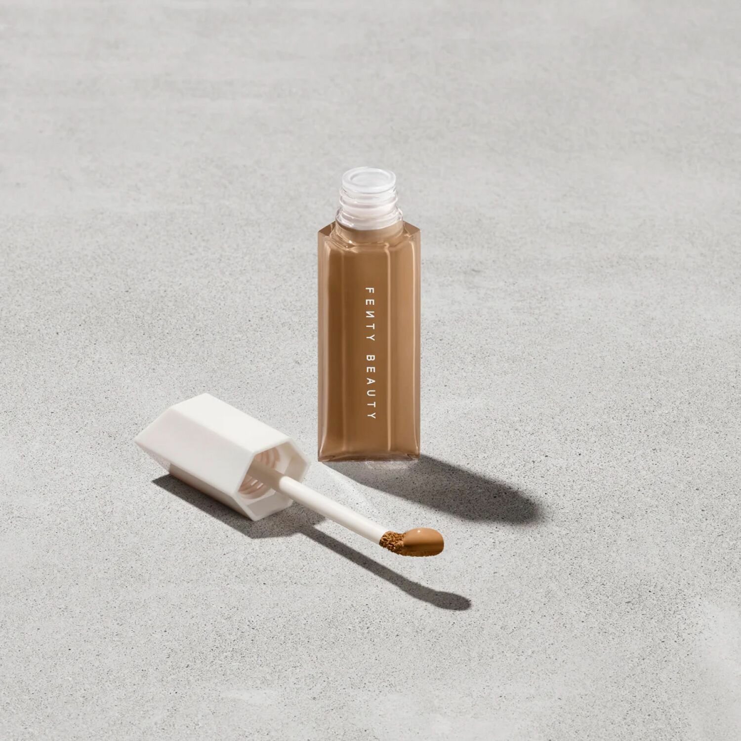 Консилер Fenty Beauty We're Even Hydrating Longwear Concealer - Тон 360 W