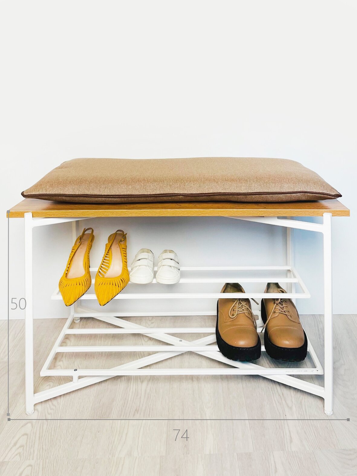 Обувница в прихожую с сиденьем лофт металлическая узкая Бежевая на белом