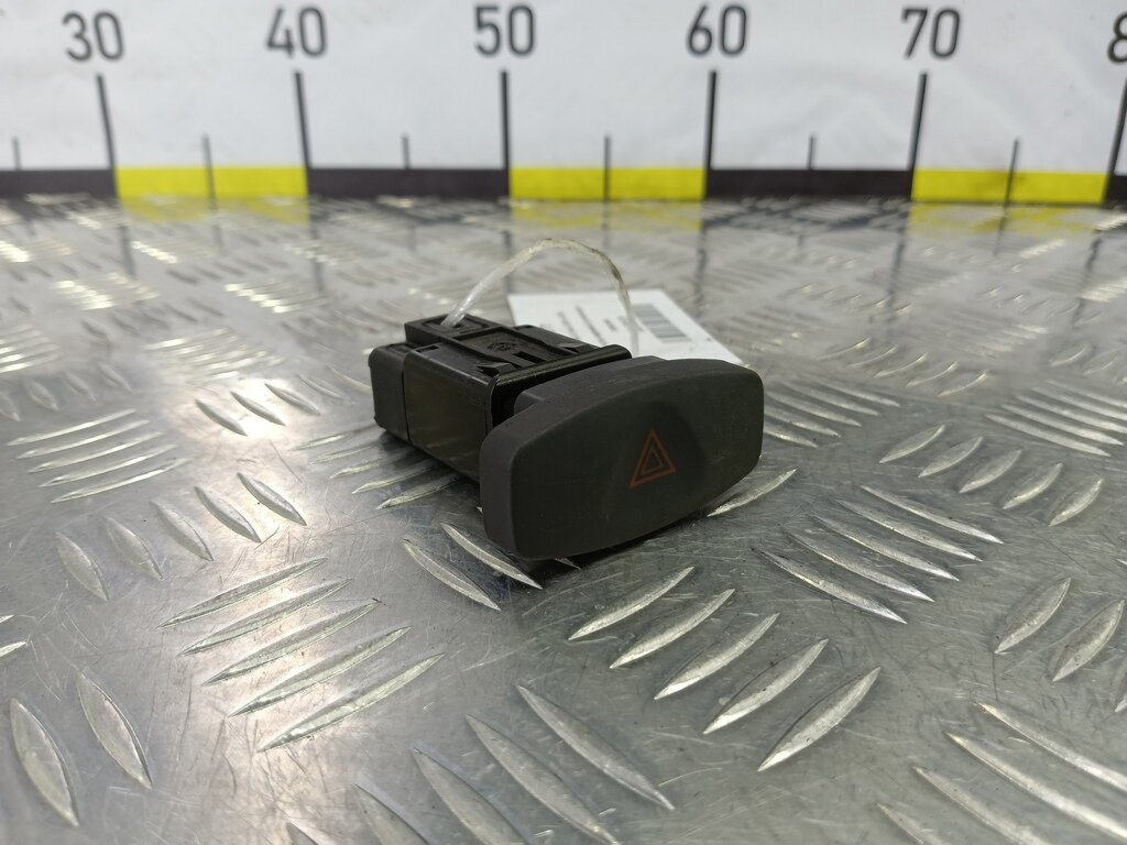 Кнопка аварийной сигнализации Б/У для Renault Duster I (2010—2015) 252903199R