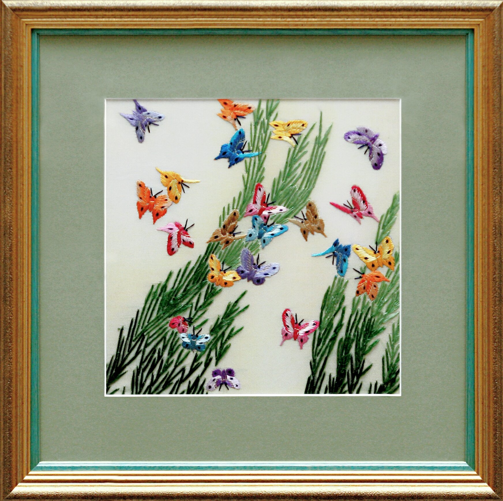 Декоративная настенная картина Живой Шелк "Бабочки", вышивка шелком ручная с 3Dэффектом /см 42х42х3/в багете