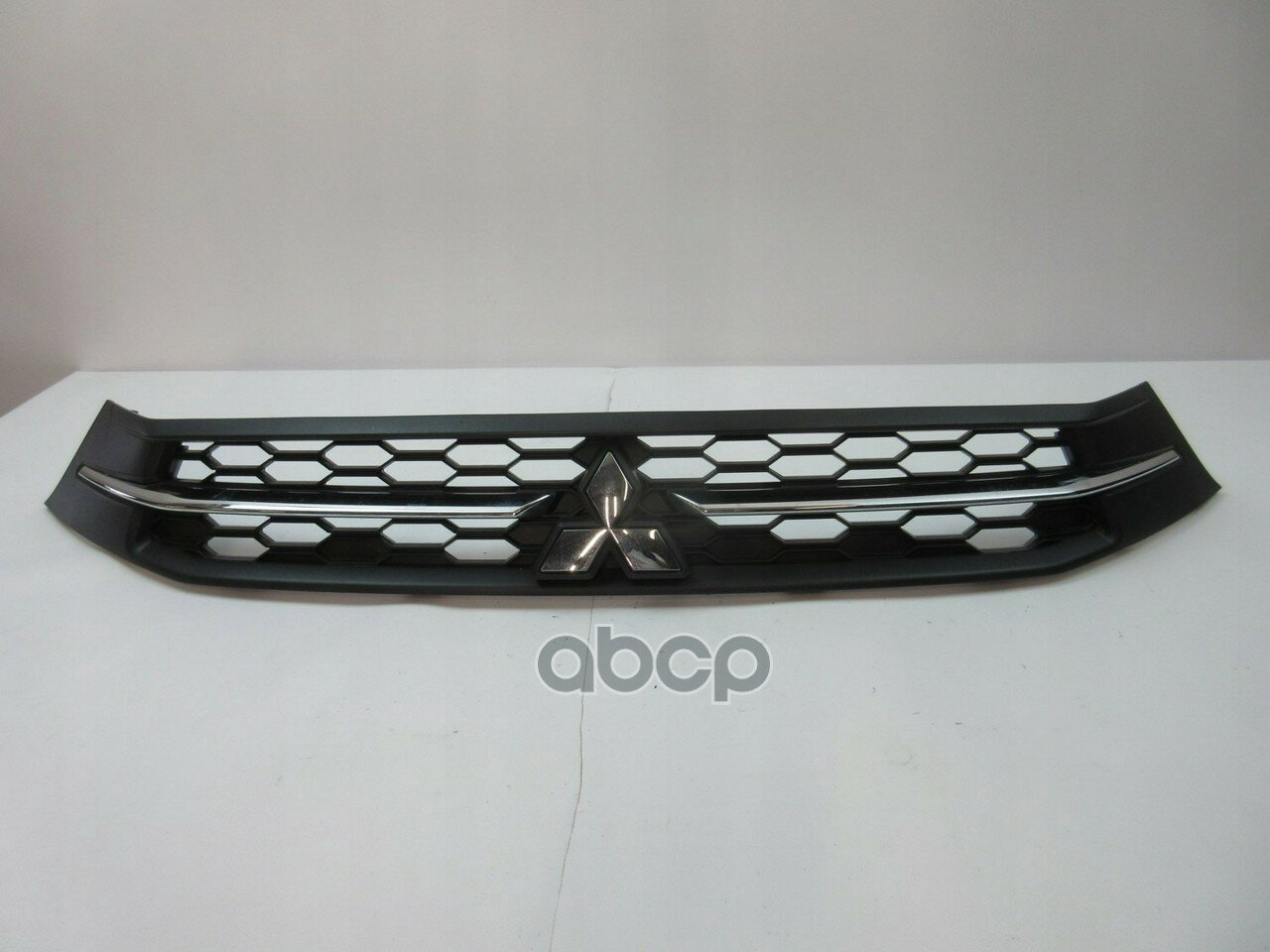Решетка радиатора MITSUBISHI арт. 6402A504