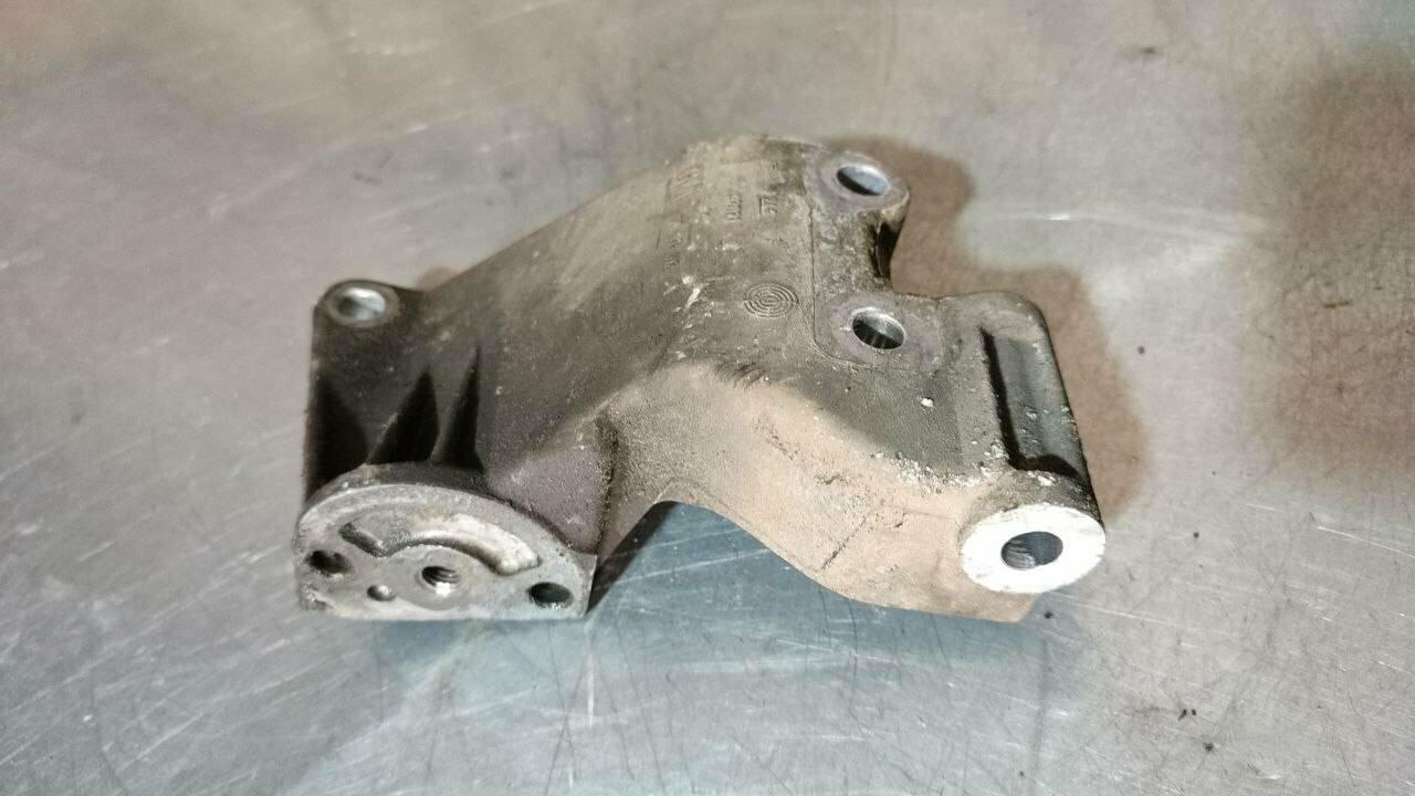 Кронштейн генератора Opel Astra G 2001 90571112