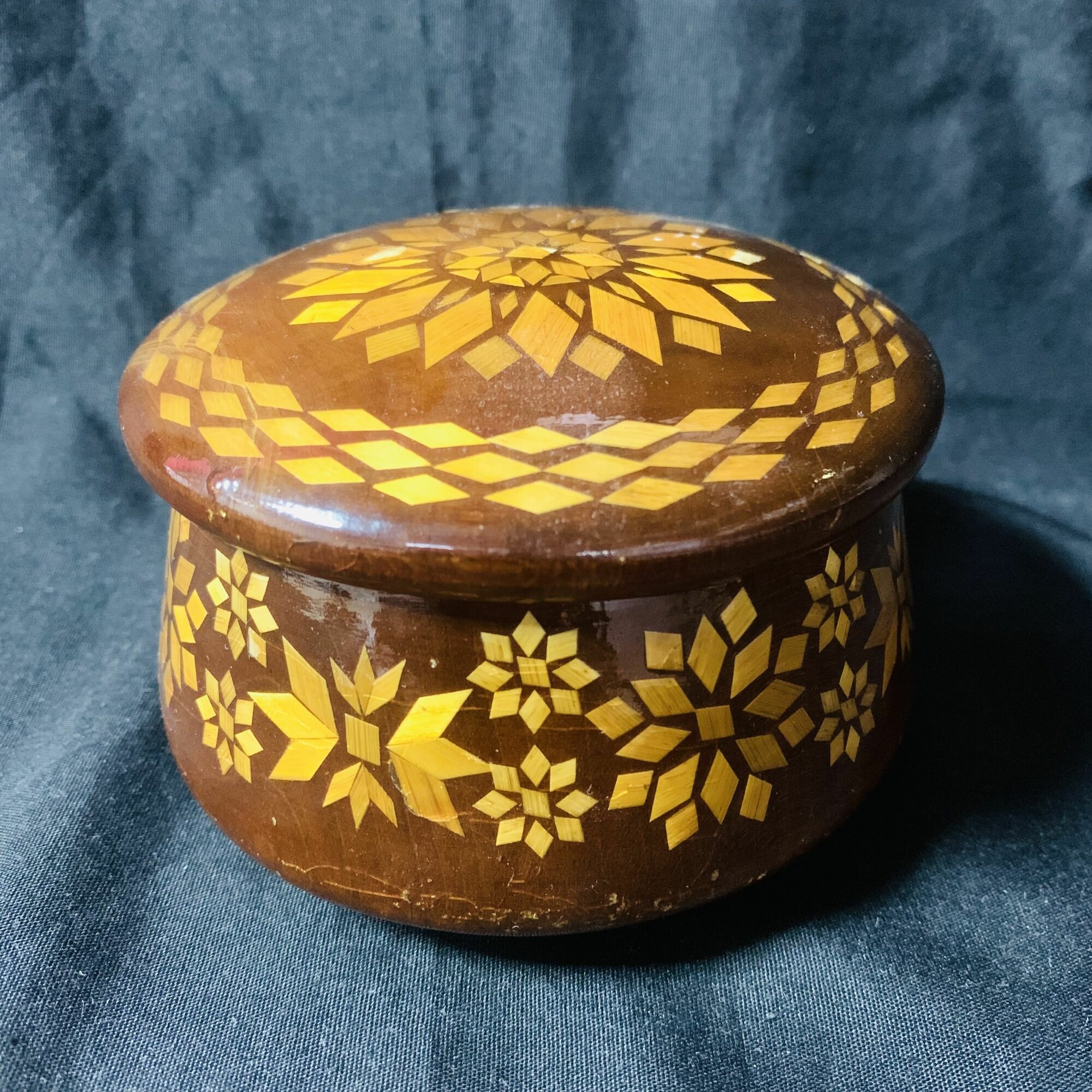 Круглая деревянная шкатулка "Соломка"